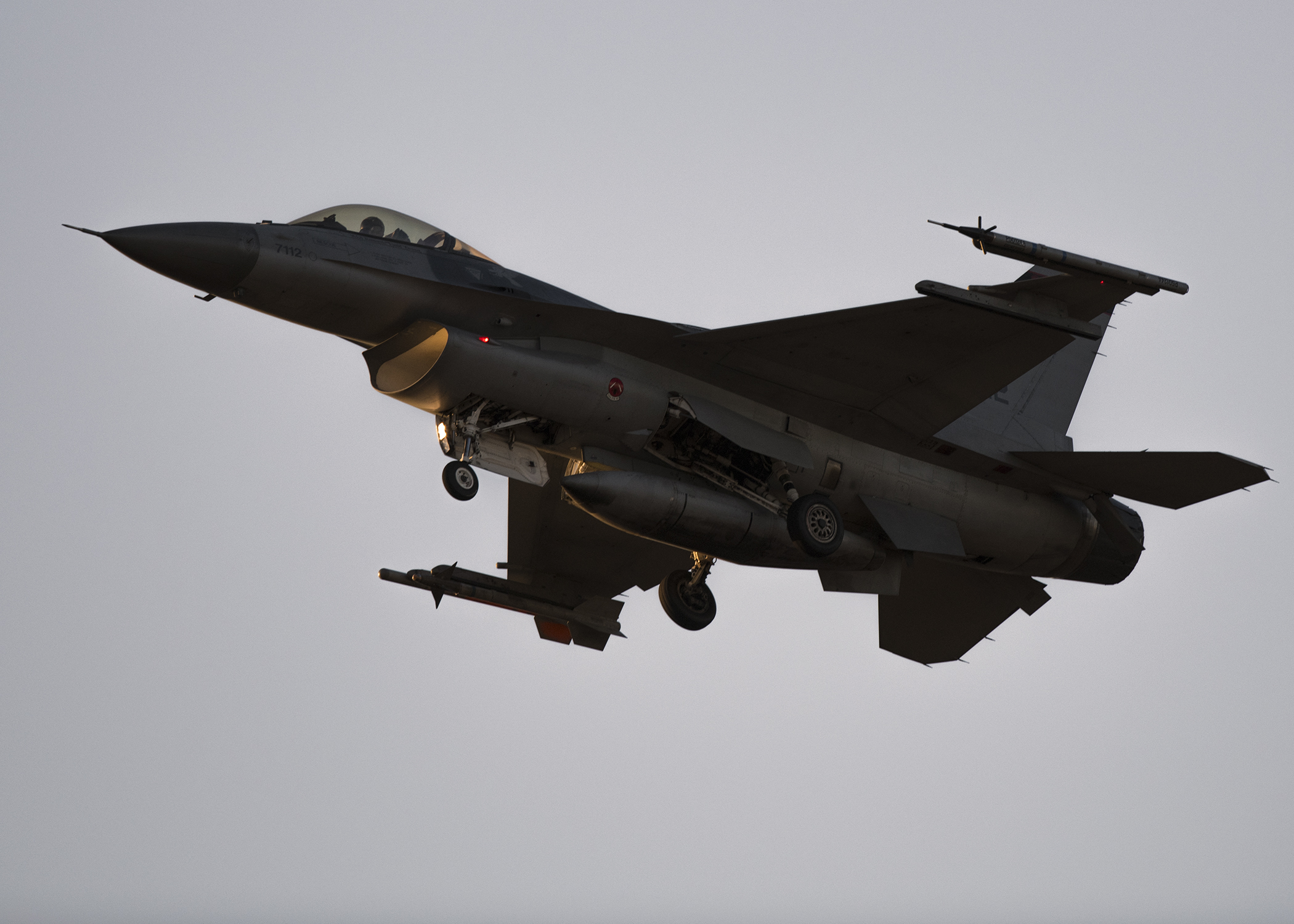 F-16 Fighting Falcons at dusk > Luke Air Force Base > Article Display