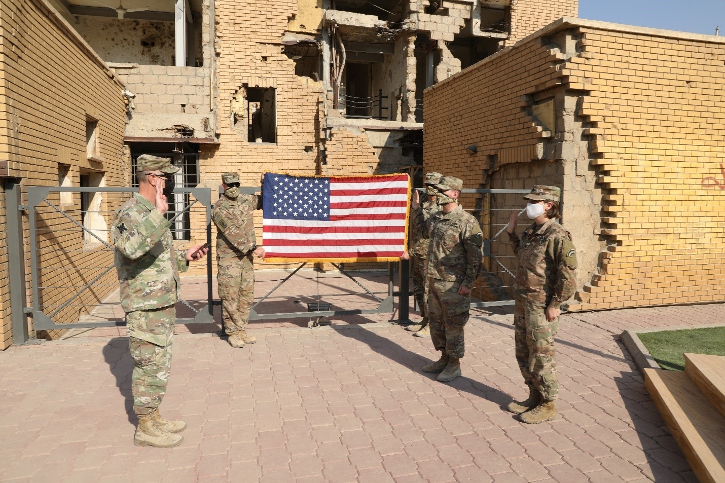 Soldiers re-enlist at historic Kuwait landmark > National Guard > Guard ...
