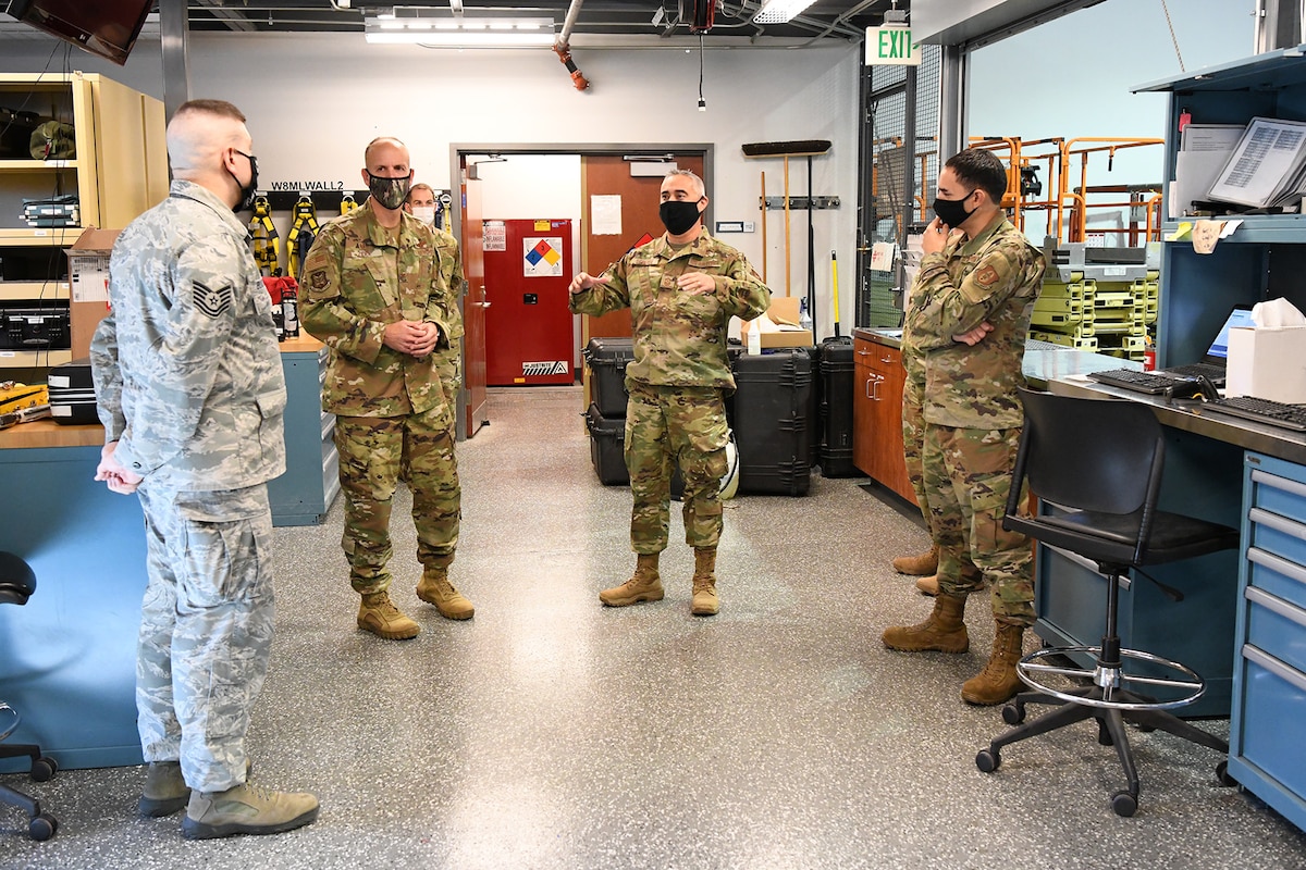 302nd Airlift Wing leadership visit with Aircraft Maintenance Squadron ...
