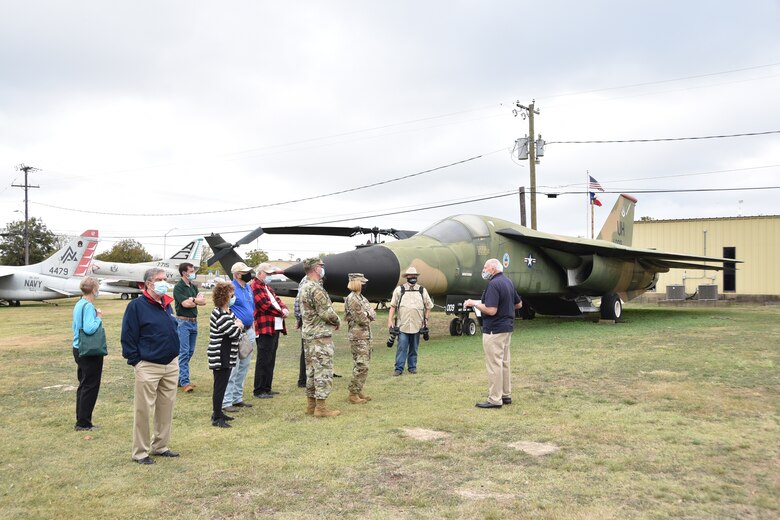 301 FW Commanders and Honorary Commanders join together for aviation ...