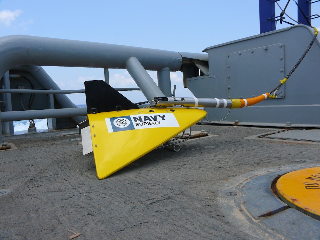 Towed Pinger Locator (TPL-25)