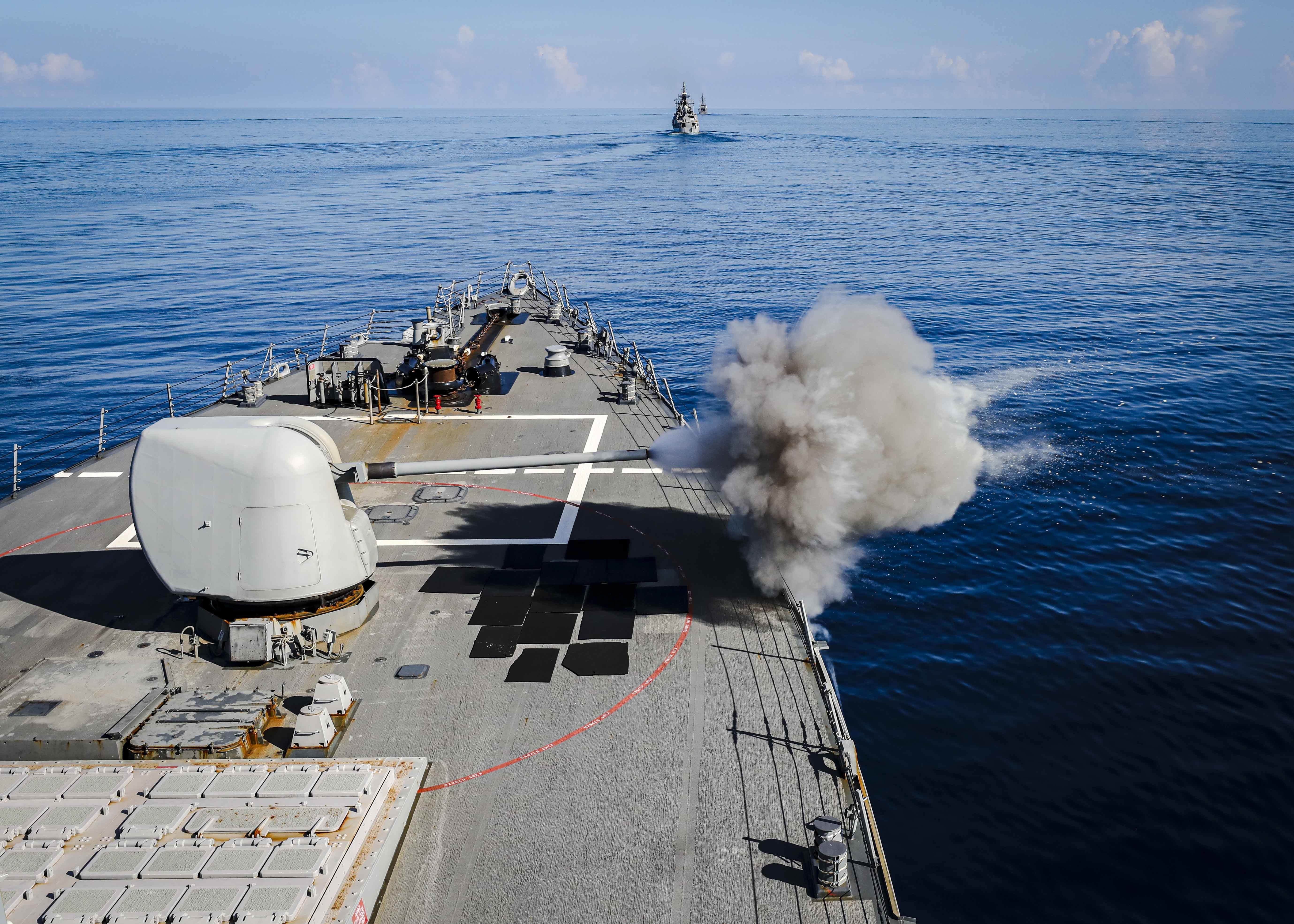 U.S. Navy conducts multinational gunnery exercises in Indian Ocean ...