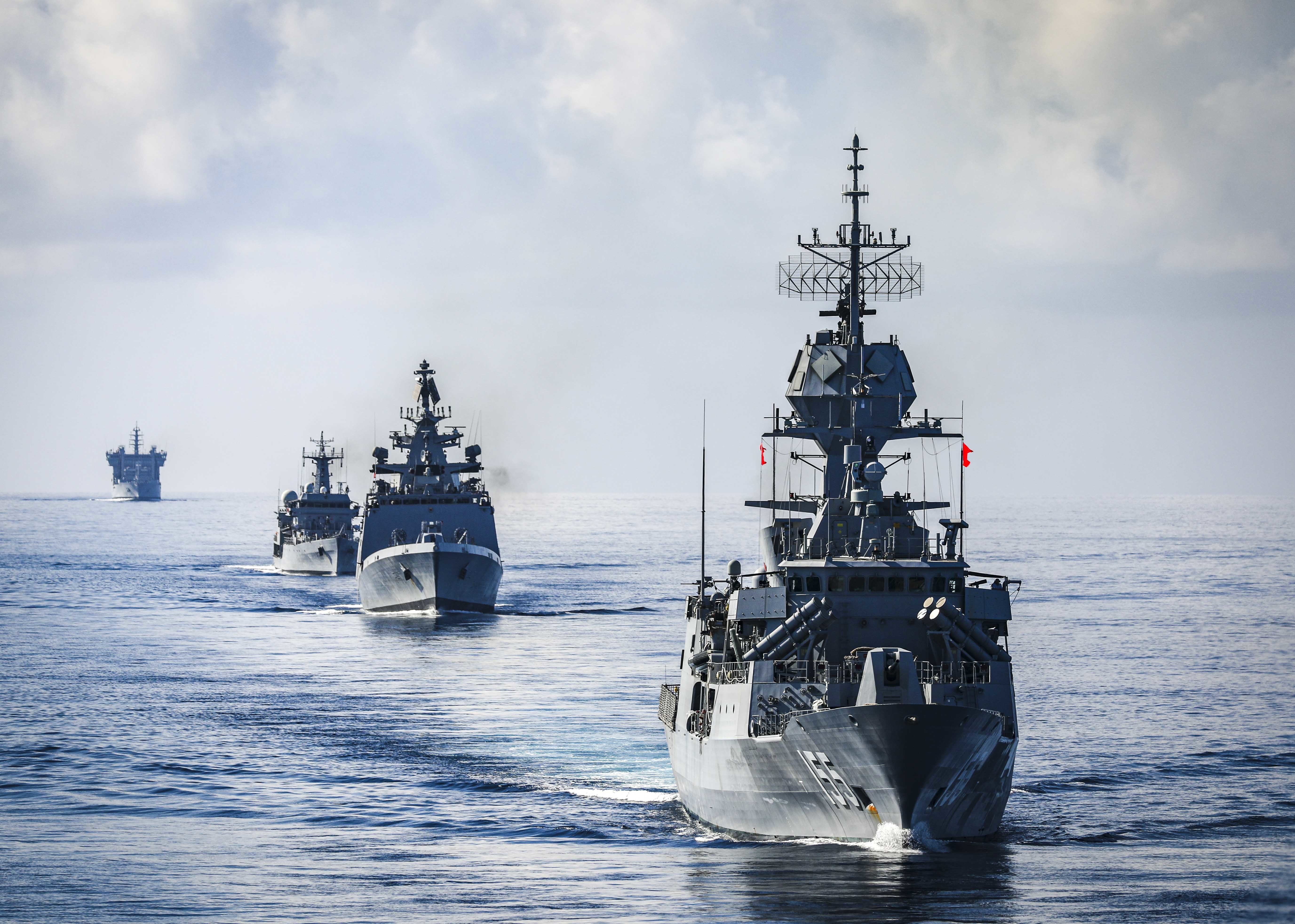 U.S. Navy Conducts Multinational Gunnery Exercises in Indian Ocean ...