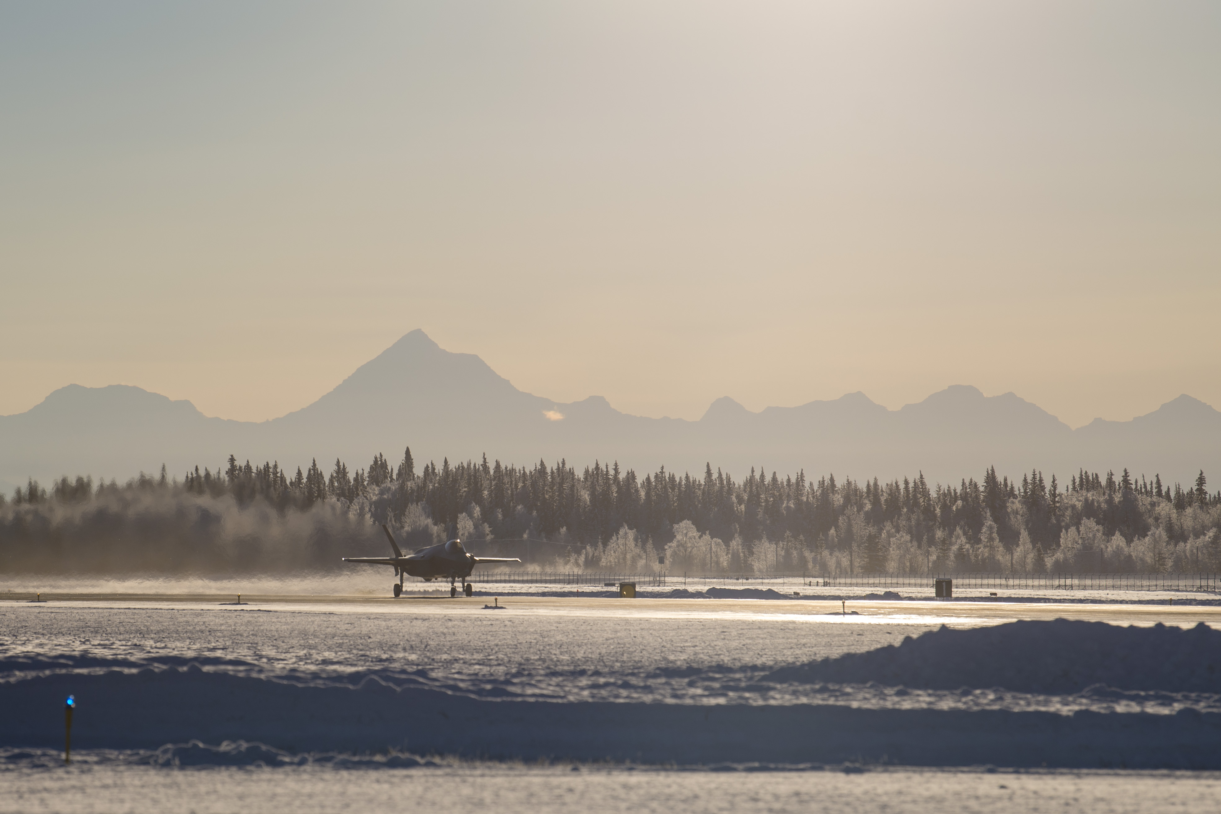 Eielson rapidly launches 12 F-35As > Eielson Air Force Base > Display