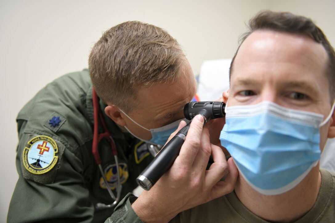 Flight surgeons ensure Airmen with flying duties, Robins work force ...