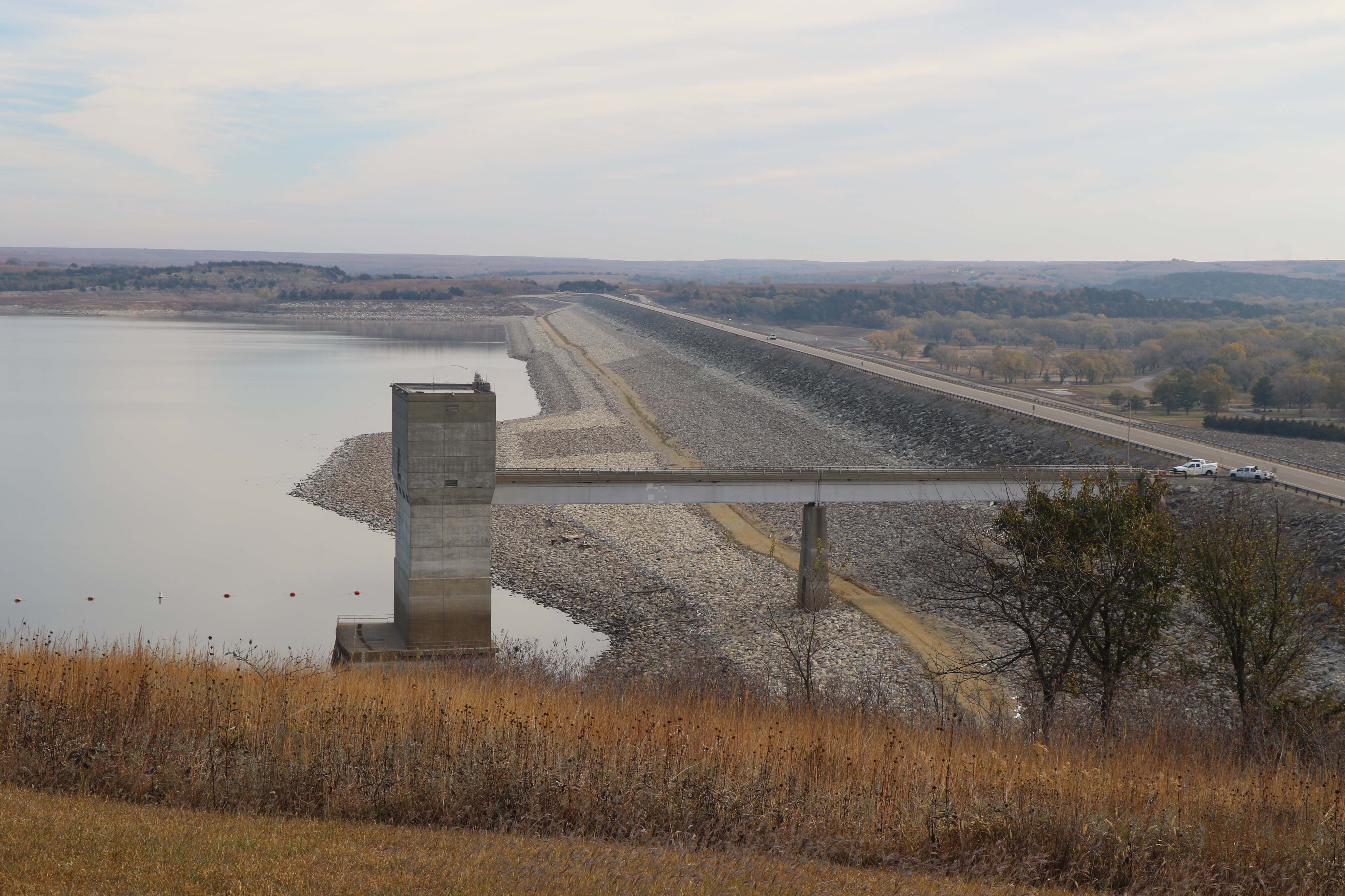 Tuttle Creek Lake dam