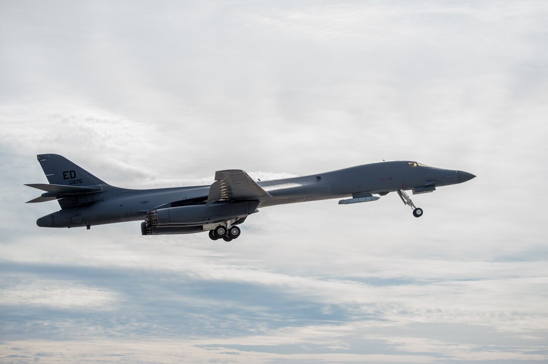Global Power Bomber CTF conducts B-1B external captive carry demonstration