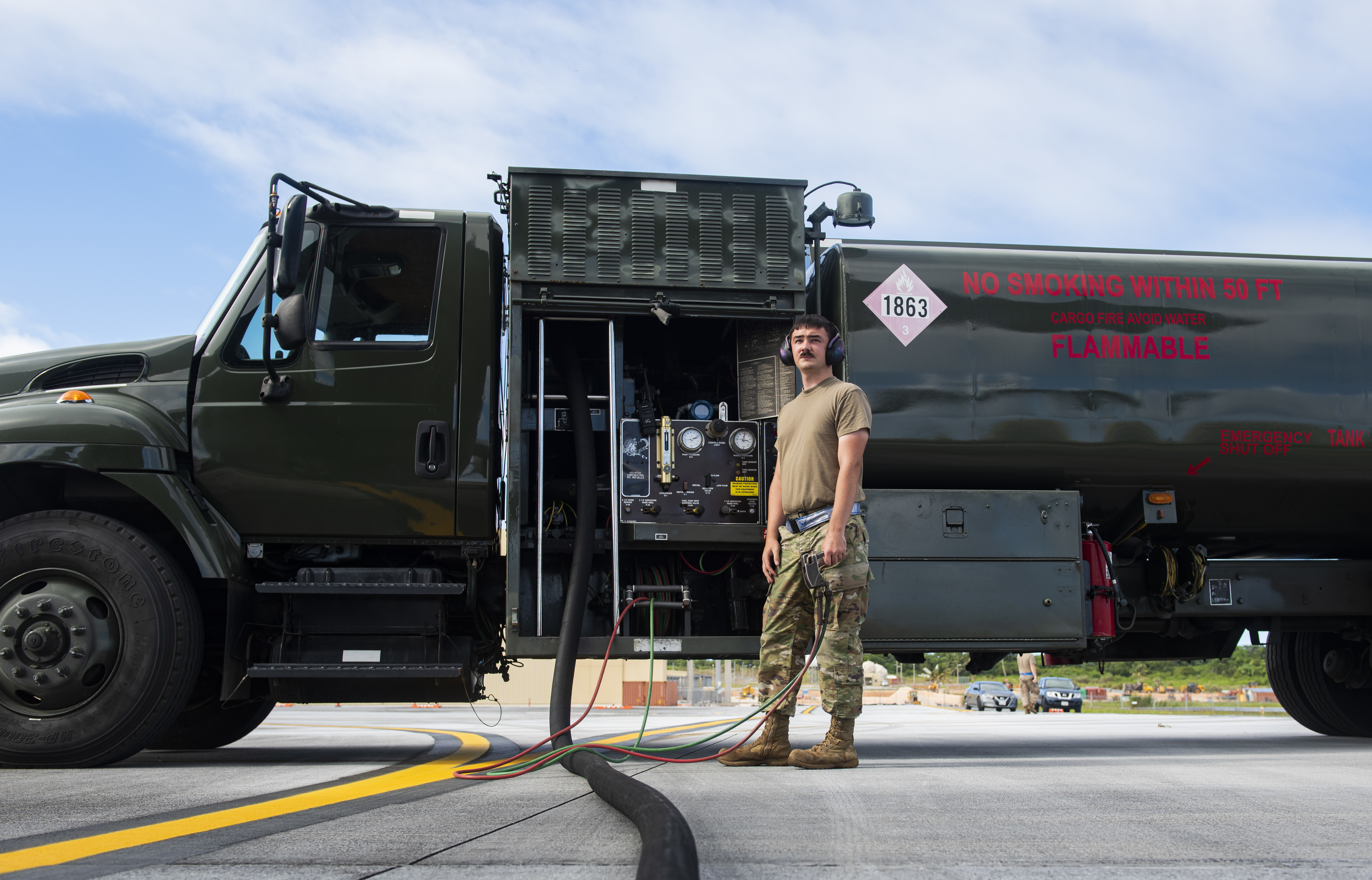 C-130J refuels F-22s using Aerial Bulk Fuel Delivery System > Air Force ...