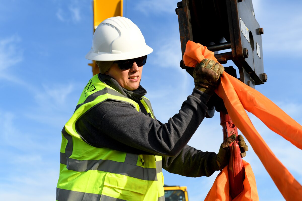 Liberty Engineers ensure flight safety > Royal Air Force Lakenheath ...