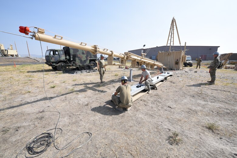 Kingsley Field Airmen train on new deployable instrument landing system ...