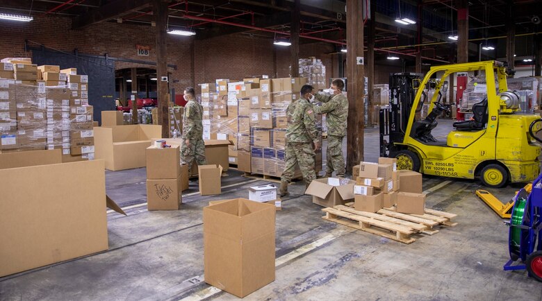 U.S. Army Reserve Soldiers assist U.S. Navy in logistics support of ...