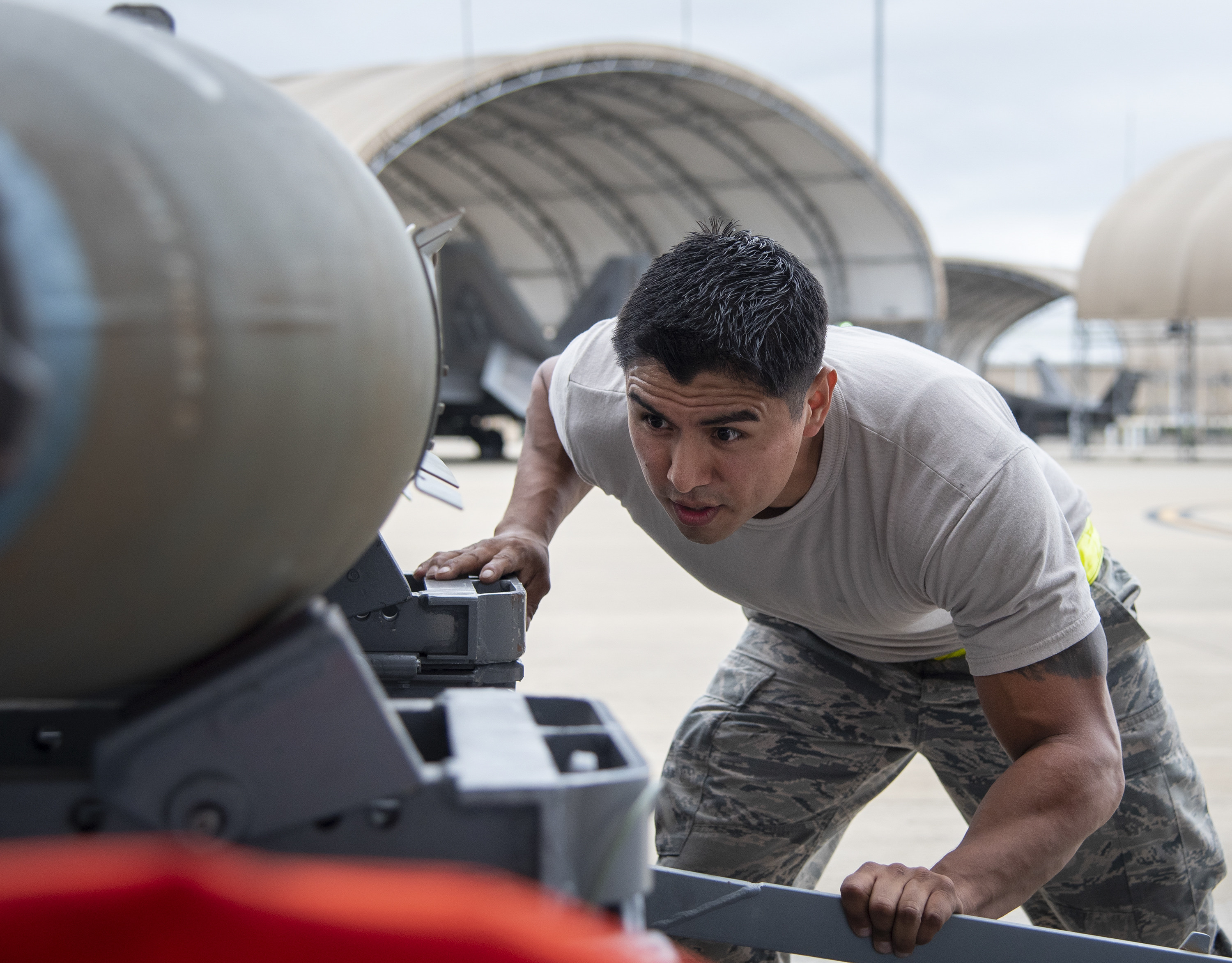 Arms race for Raptor weapons load teams > Eglin Air Force Base ...