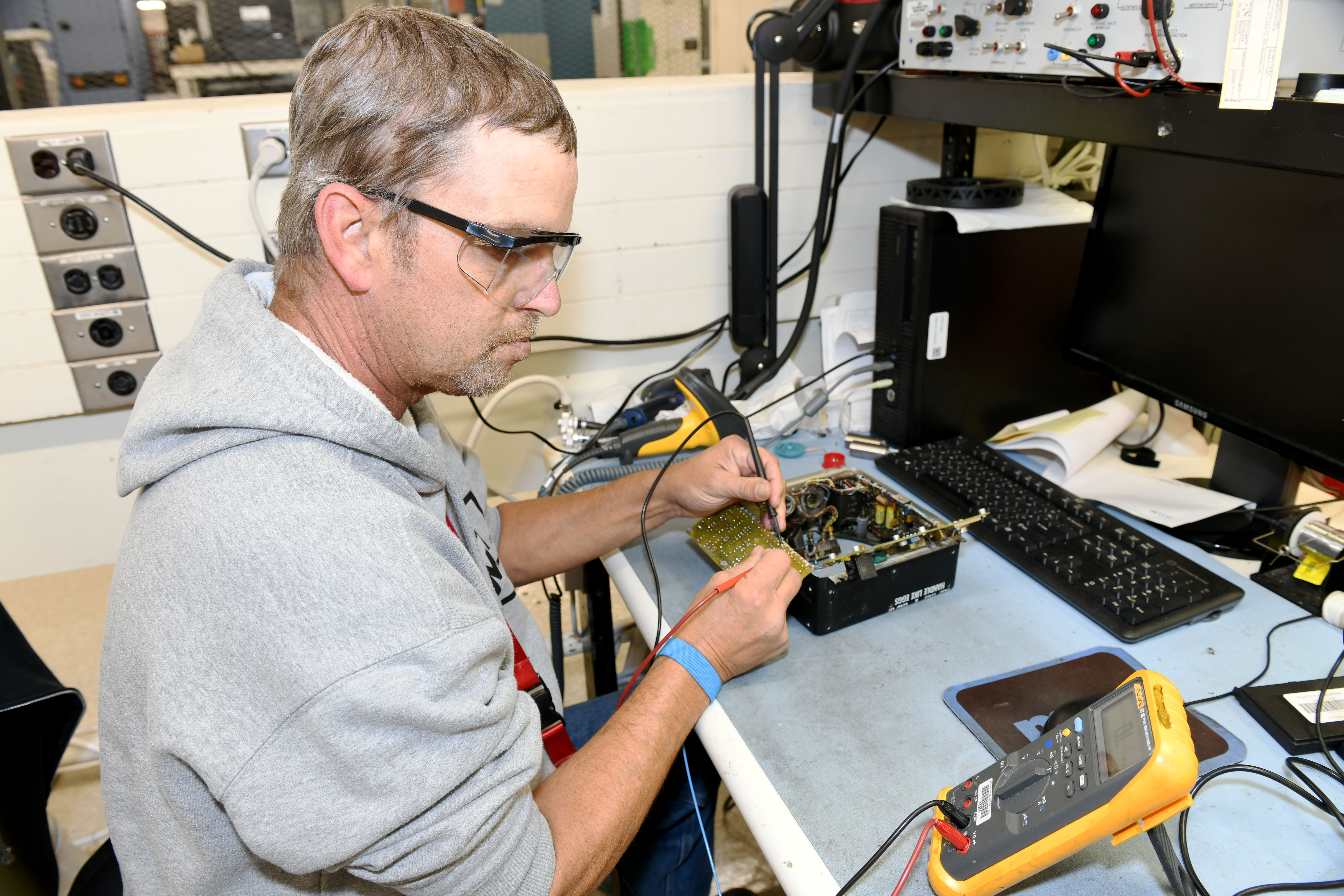 566th EXMS Avionics and Instruments Flight keeps aircraft safe, on ...