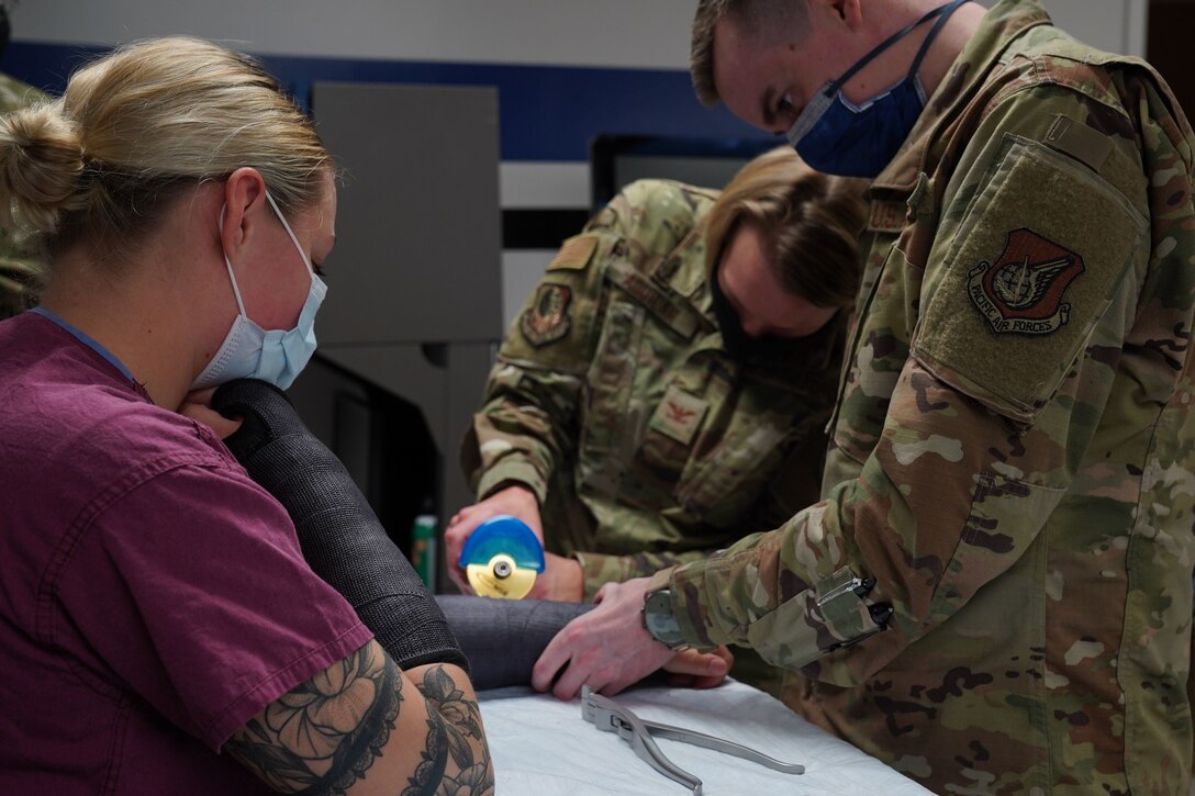 673d SGCS hosts commander immersion tour