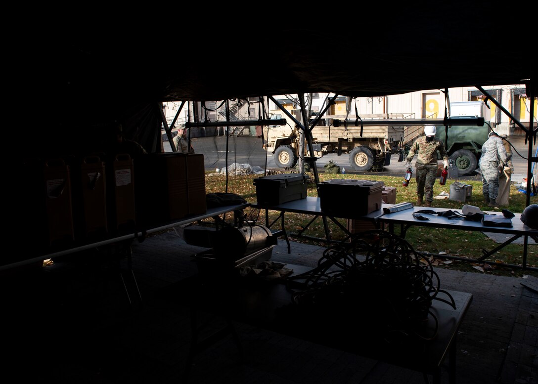FSS Airmen set up expeditionary kitchen for Polar Force 21-1
