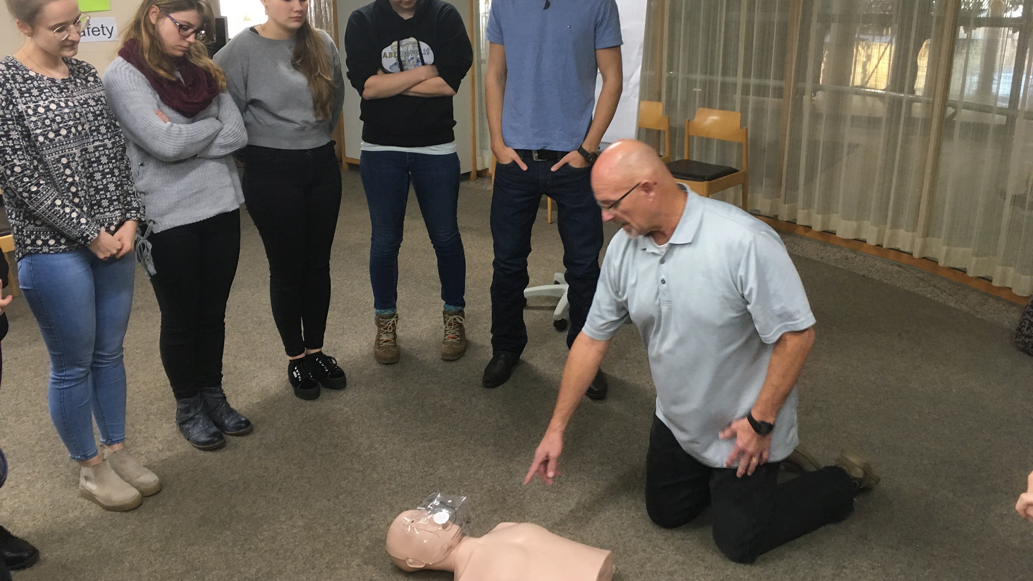 Retired Soldier, former paramedic, volunteers as ﬁrst aid instructor