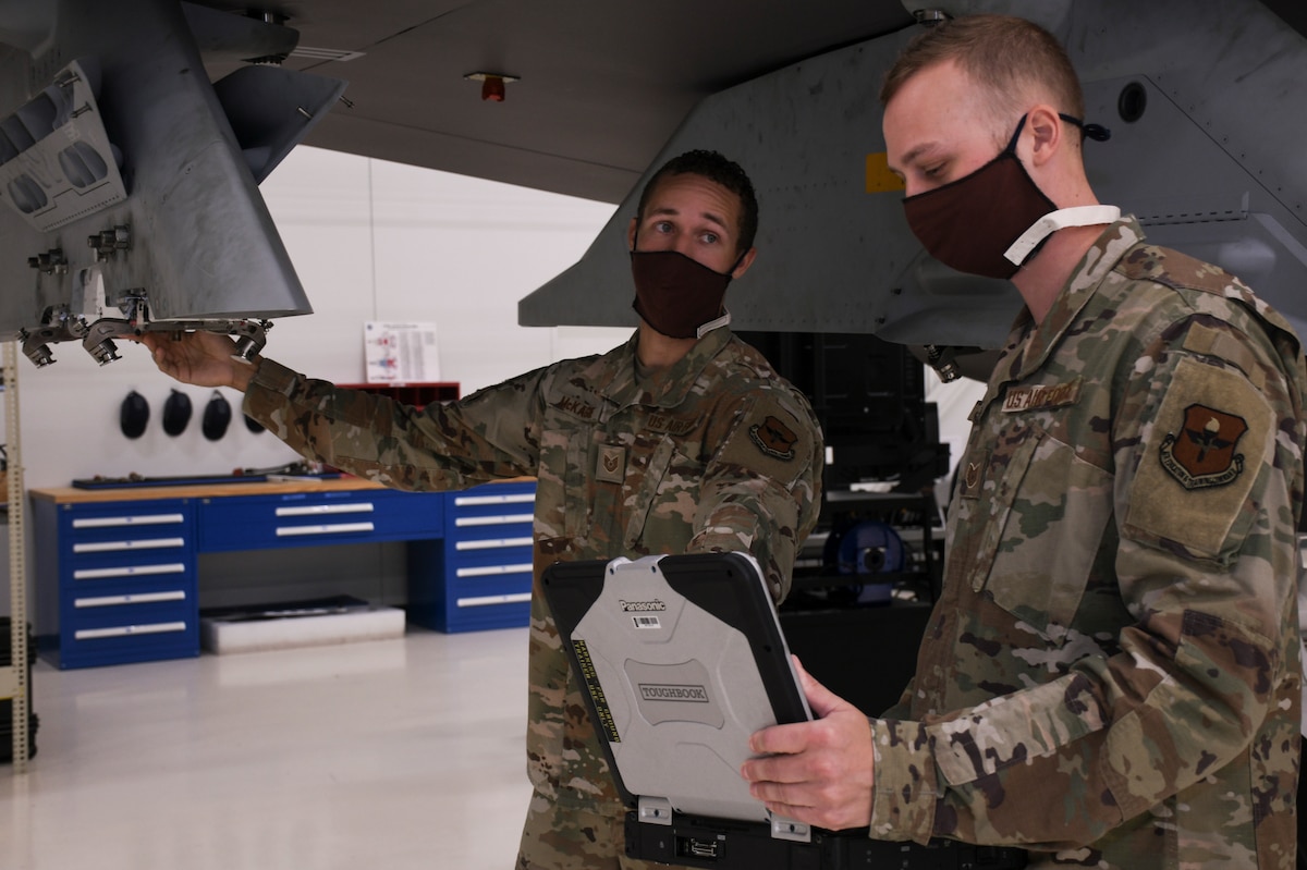 Instructor inspires generations of future F-35 maintainers > Eglin Air ...