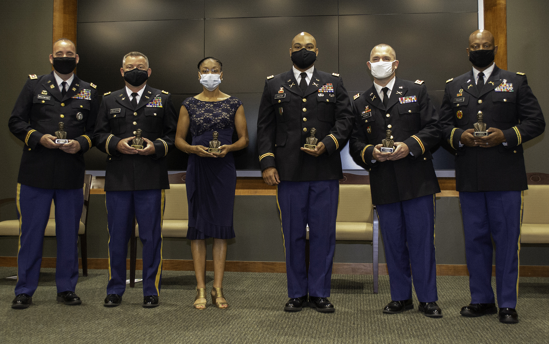 Six Soldiers Inducted into Illinois Army National Guard OCS Hall of ...