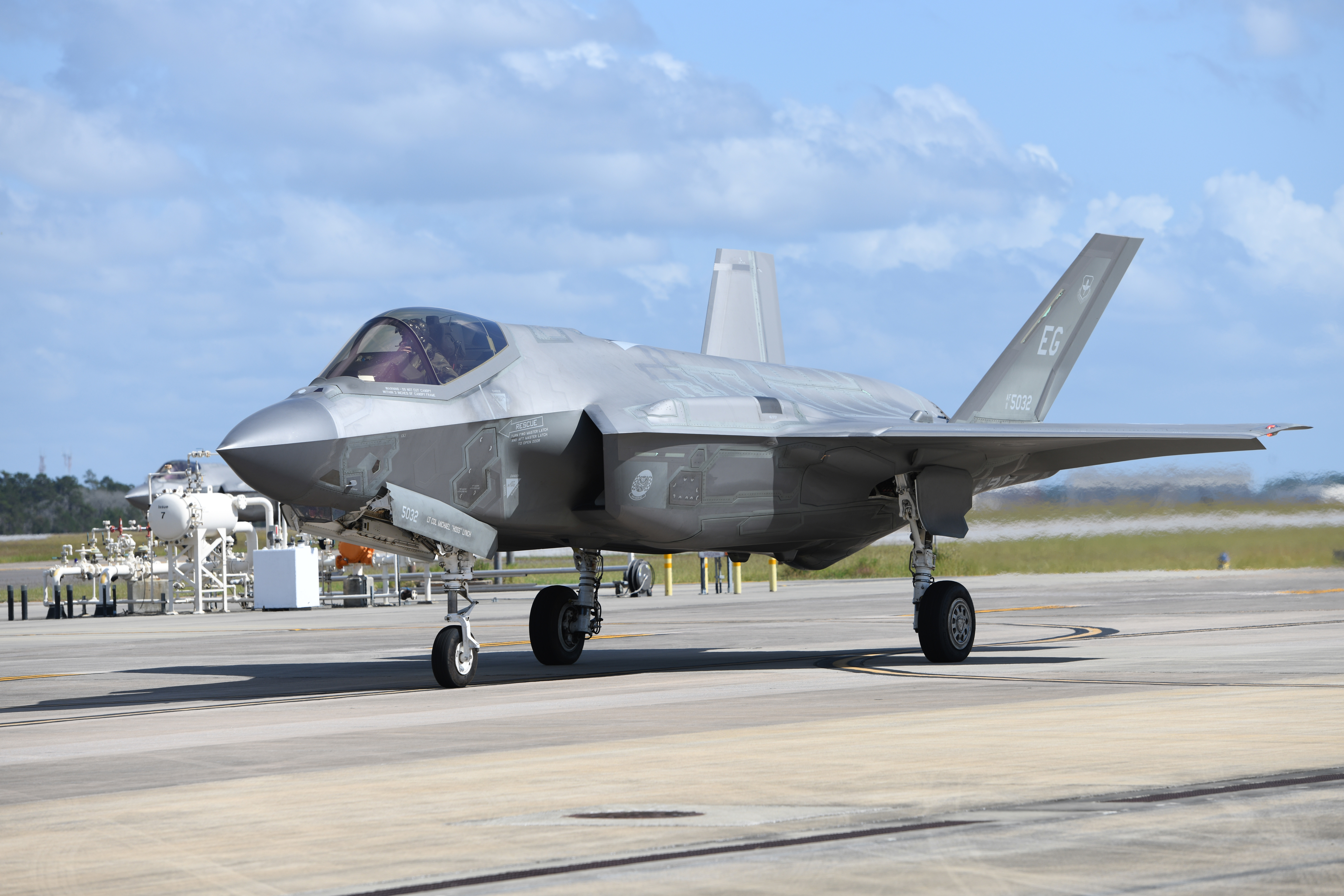 Hot pit refueling > Nellis Air Force Base > News