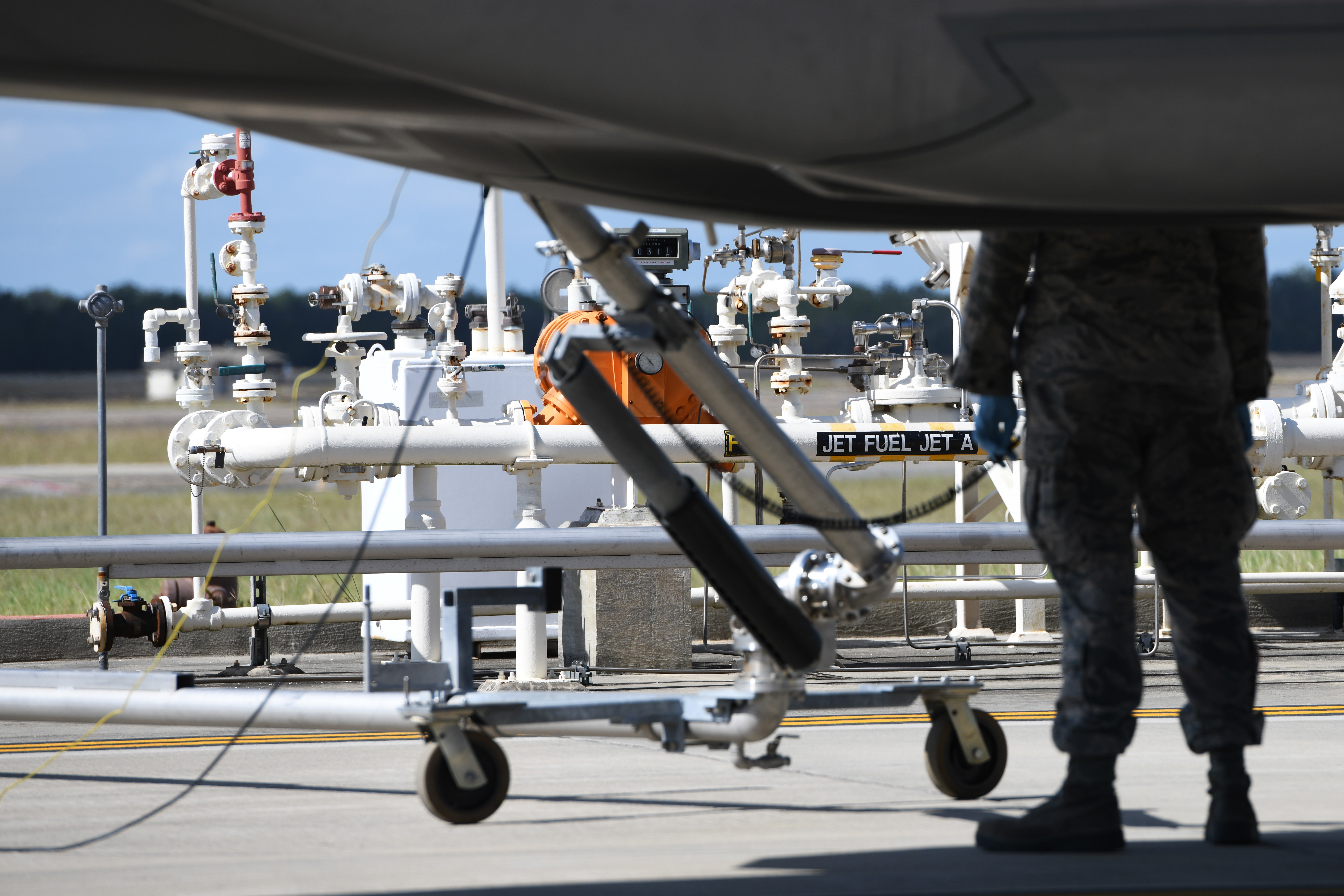 Hot pit refueling > Nellis Air Force Base > News