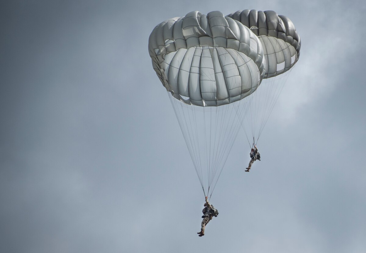 Ranger instructors go airborne > Eglin Air Force Base > Article Display