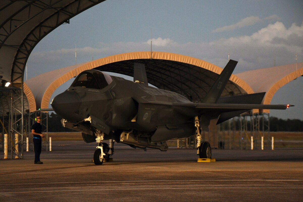 33rd Fighter Wing executes night flying operations > 33rd Fighter Wing ...