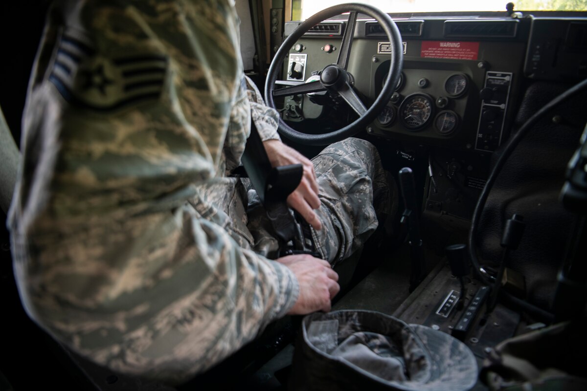 Humvee Training > 932nd Airlift Wing > Article Display