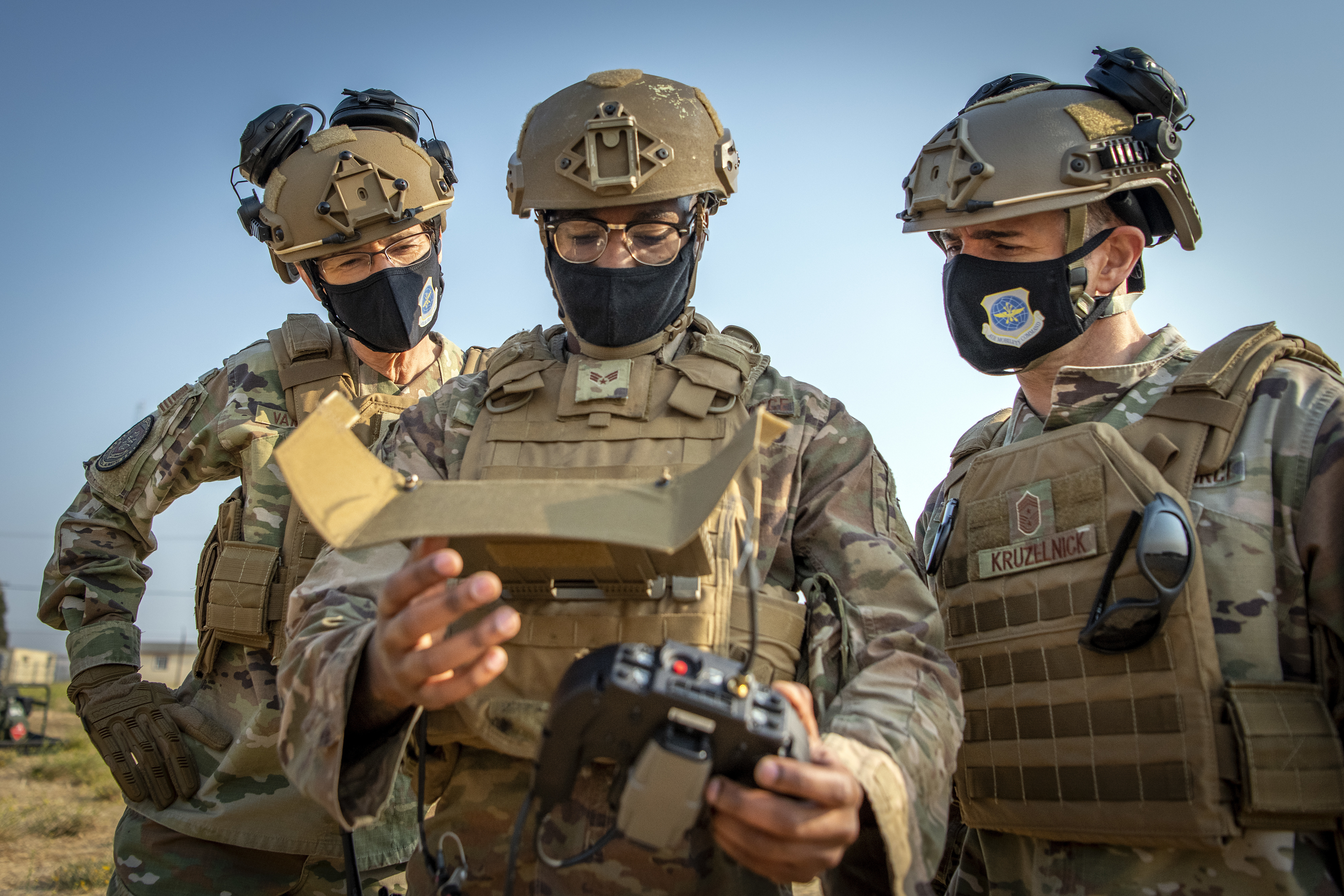 AMC commander visits Travis CRW Airmen > Air Mobility Command > Article ...