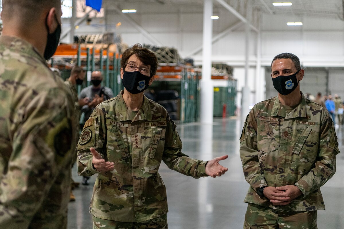 AMC commander visits Travis CRW Airmen > Air Mobility Command > Article ...