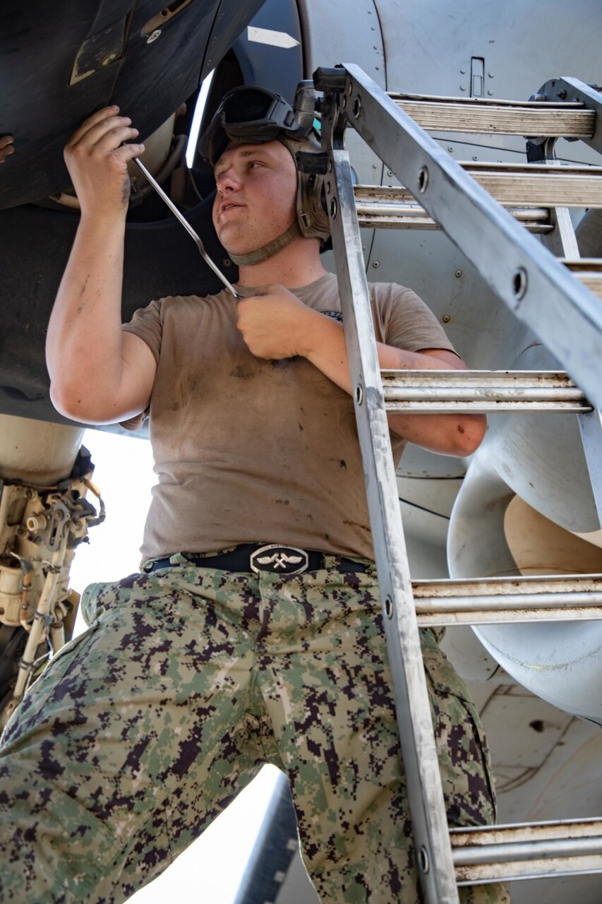 Specialized Navy Sailors Deployed with Marine Squadron ahead of V-22 ...