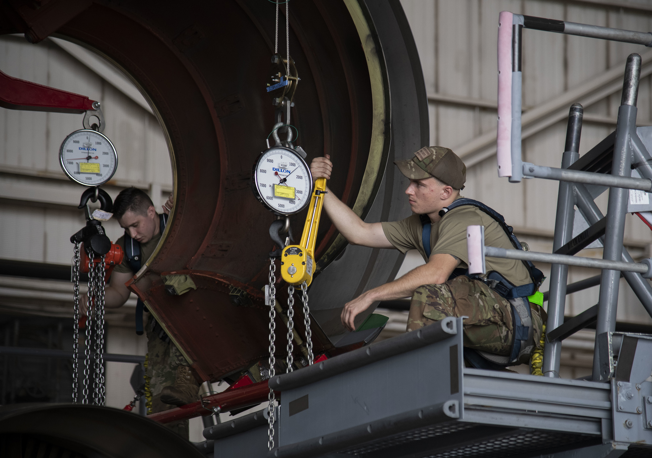 Total Force Airmen perform and test C-5M engine change process > 512th ...
