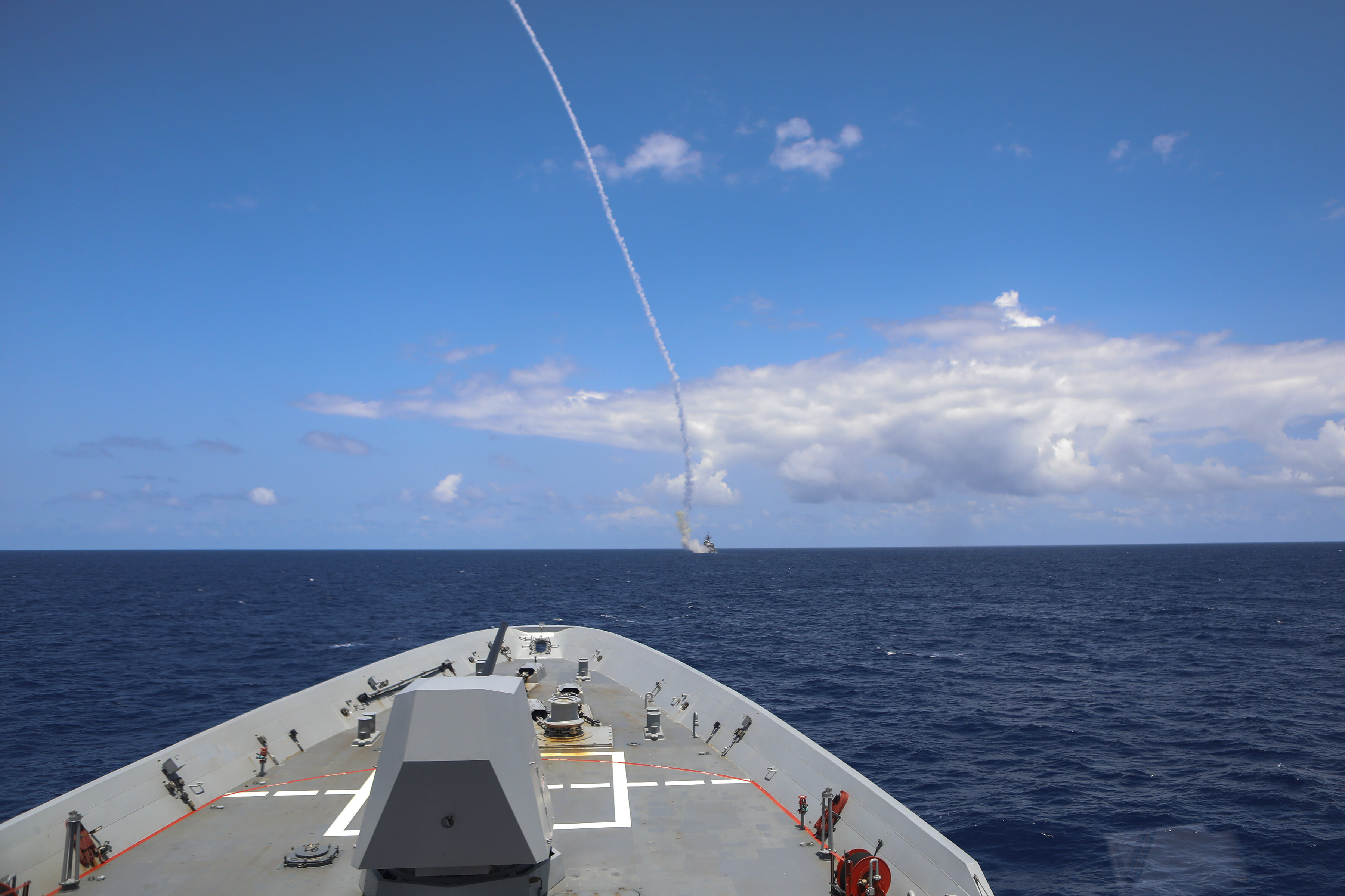 HMAS Hobart successfully fires missile during its first RIMPAC ...