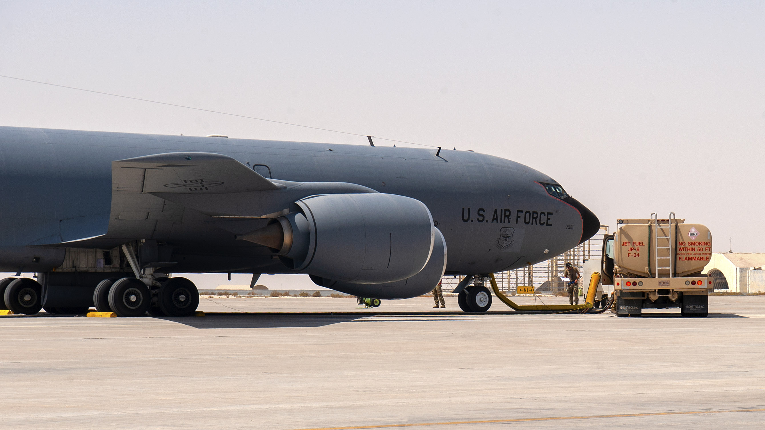 379th AEW conducts first KC-135 hot refueling in USAF > U.S. Central ...