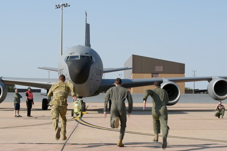 97 AMW hosts first Flying Rodeo, tests instructor cadre capabilities ...