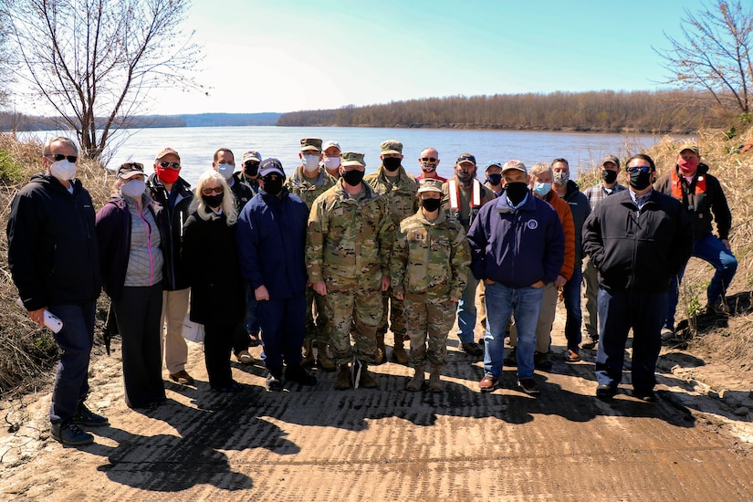 Mississippi River Commission and Corps of Engineers tour Missouri River ...