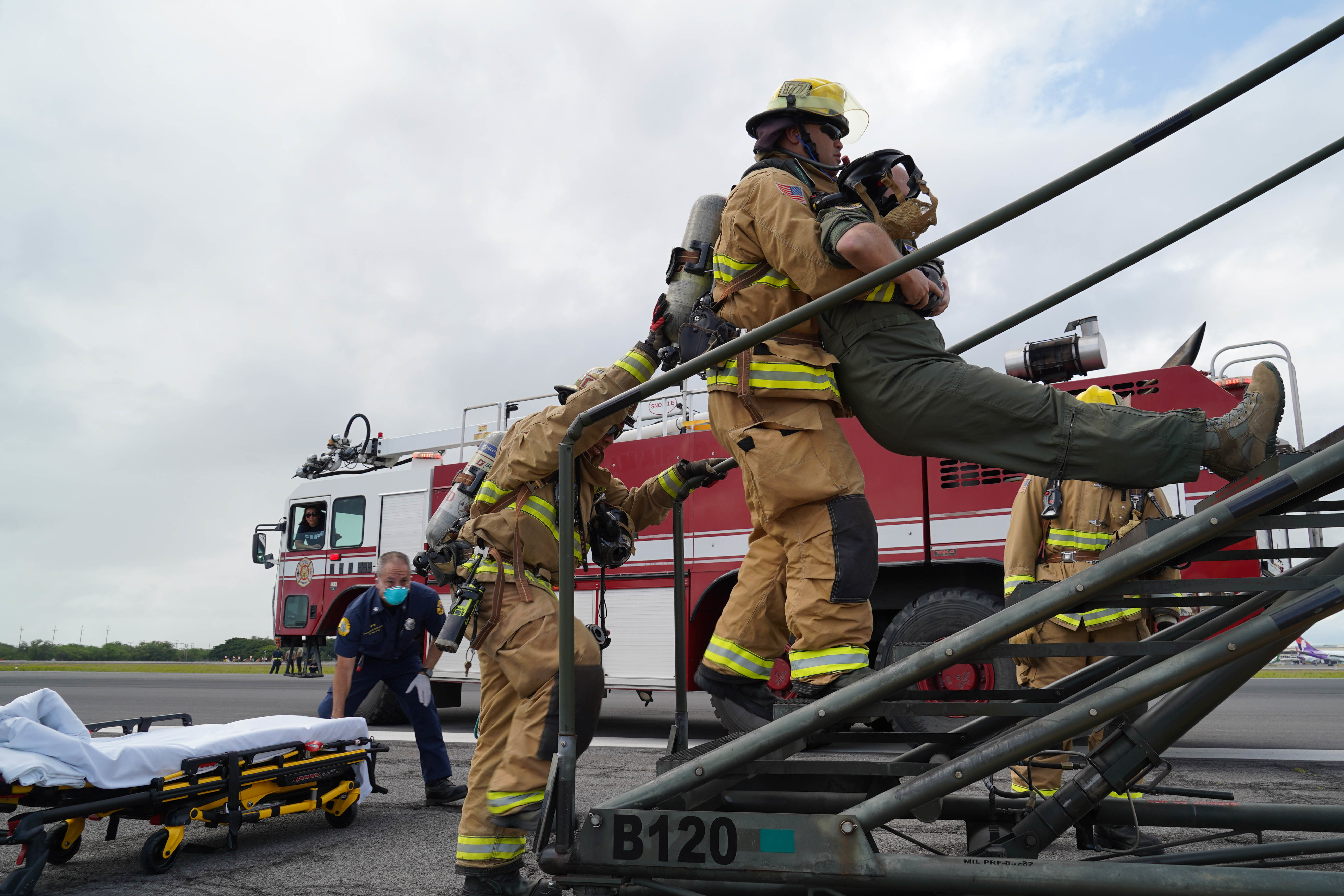 Pilot Decompression Exercise > 15th Wing > Article Display