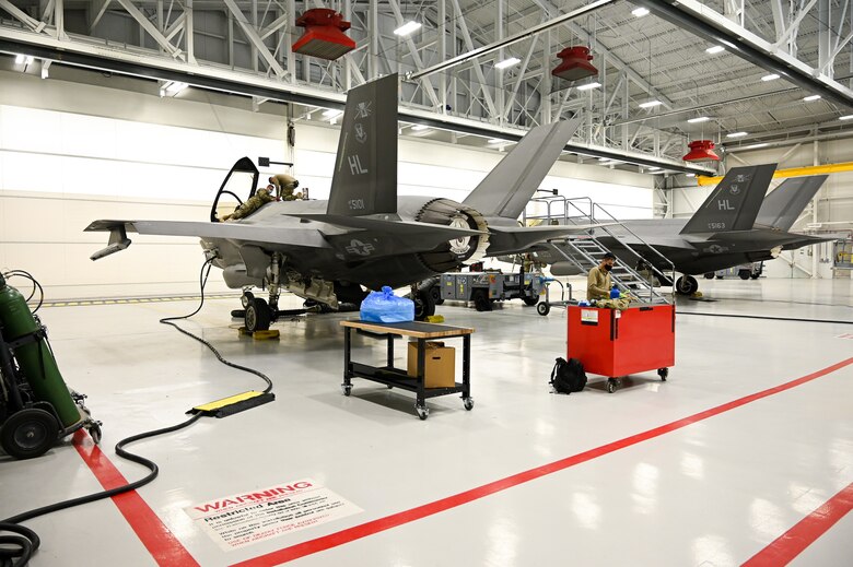 F-35A maintainers at Hill training for more combat flexibility > 388th ...