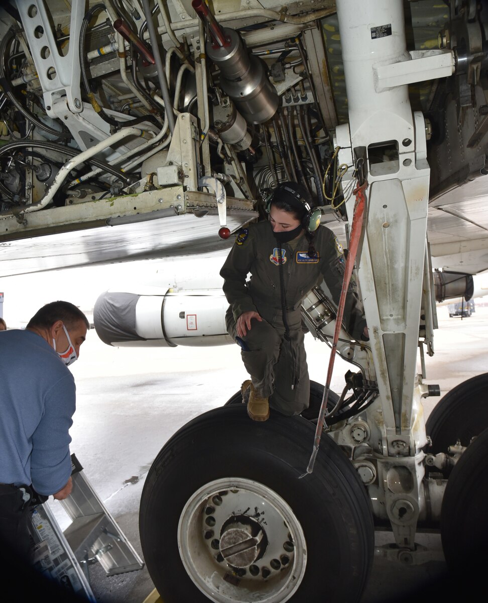 E-3 AWACS first airframe in Air Force anthropometrics study > Nellis ...