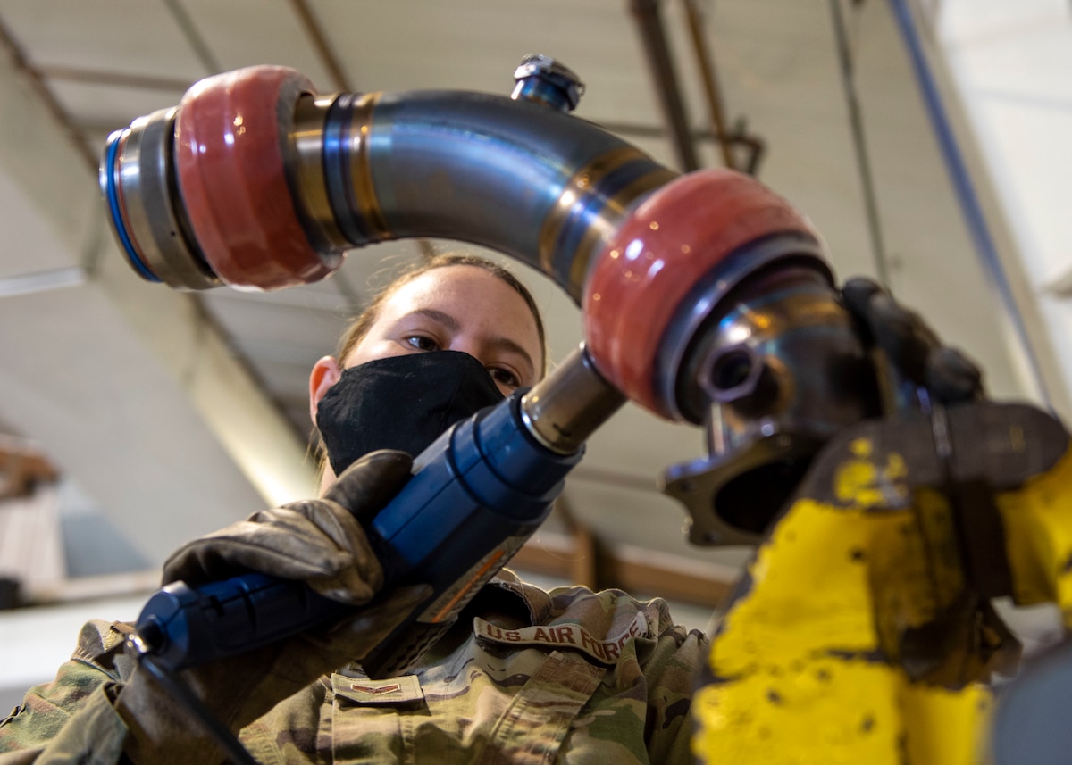4th CMS fuels Airmen maintain F-15E external and conformal fuel tanks ...