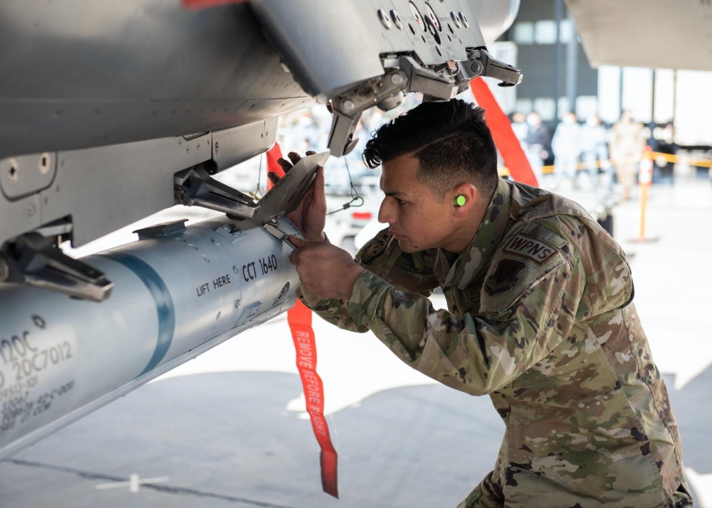 Fighter Squadrons compete in the Quarterly Load Crew Competition ...