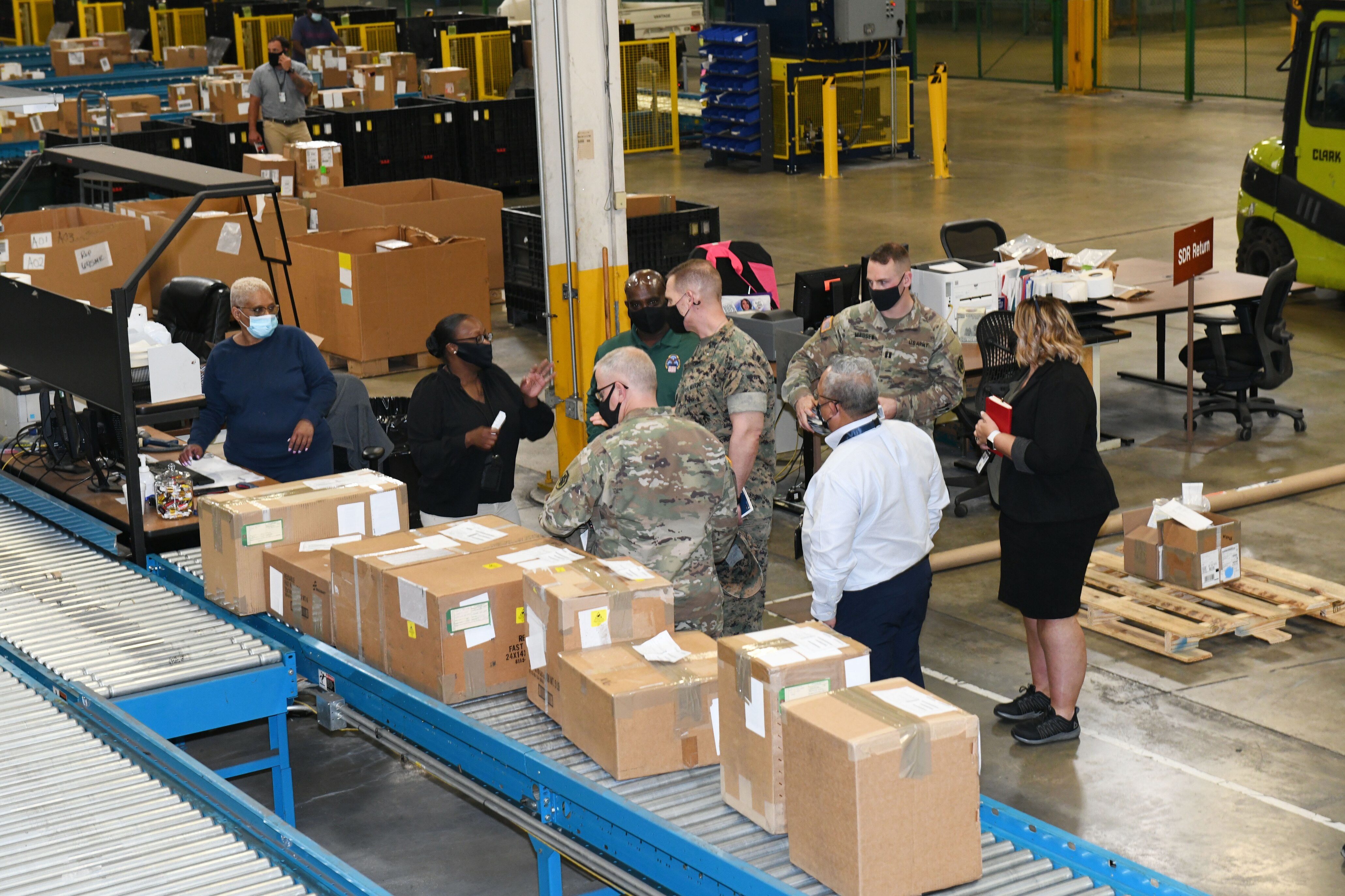 Defense Logistics Agency Distribution Commander visits DLA Distribution ...
