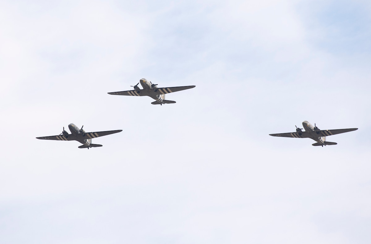 World War II veteran celebrates 100th birthday > Wright-Patterson AFB ...