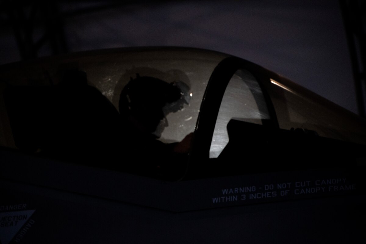 Night time on the flight line > Eglin Air Force Base > Article Display