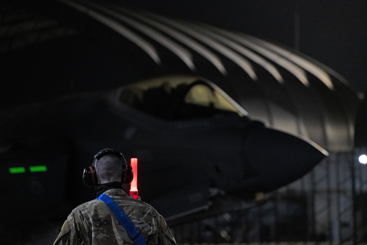 Night time on the flight line > Eglin Air Force Base > Article Display