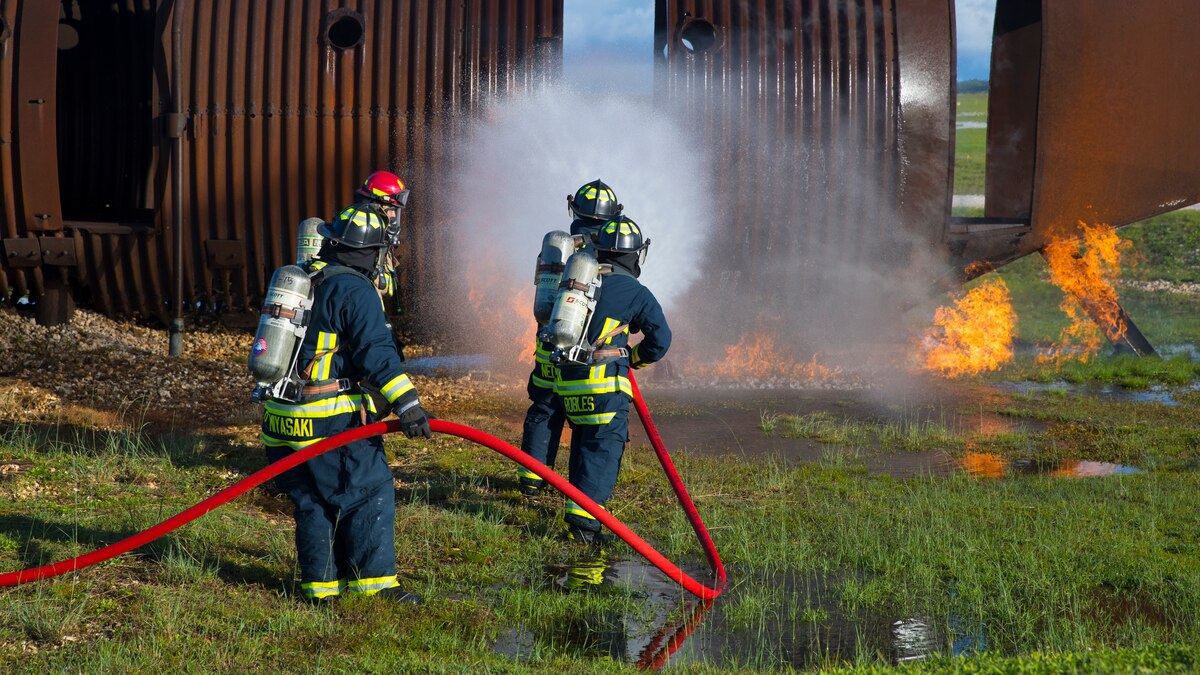 Aircraft Rescue and Firefighting personnel feel the heat > Andersen Air ...
