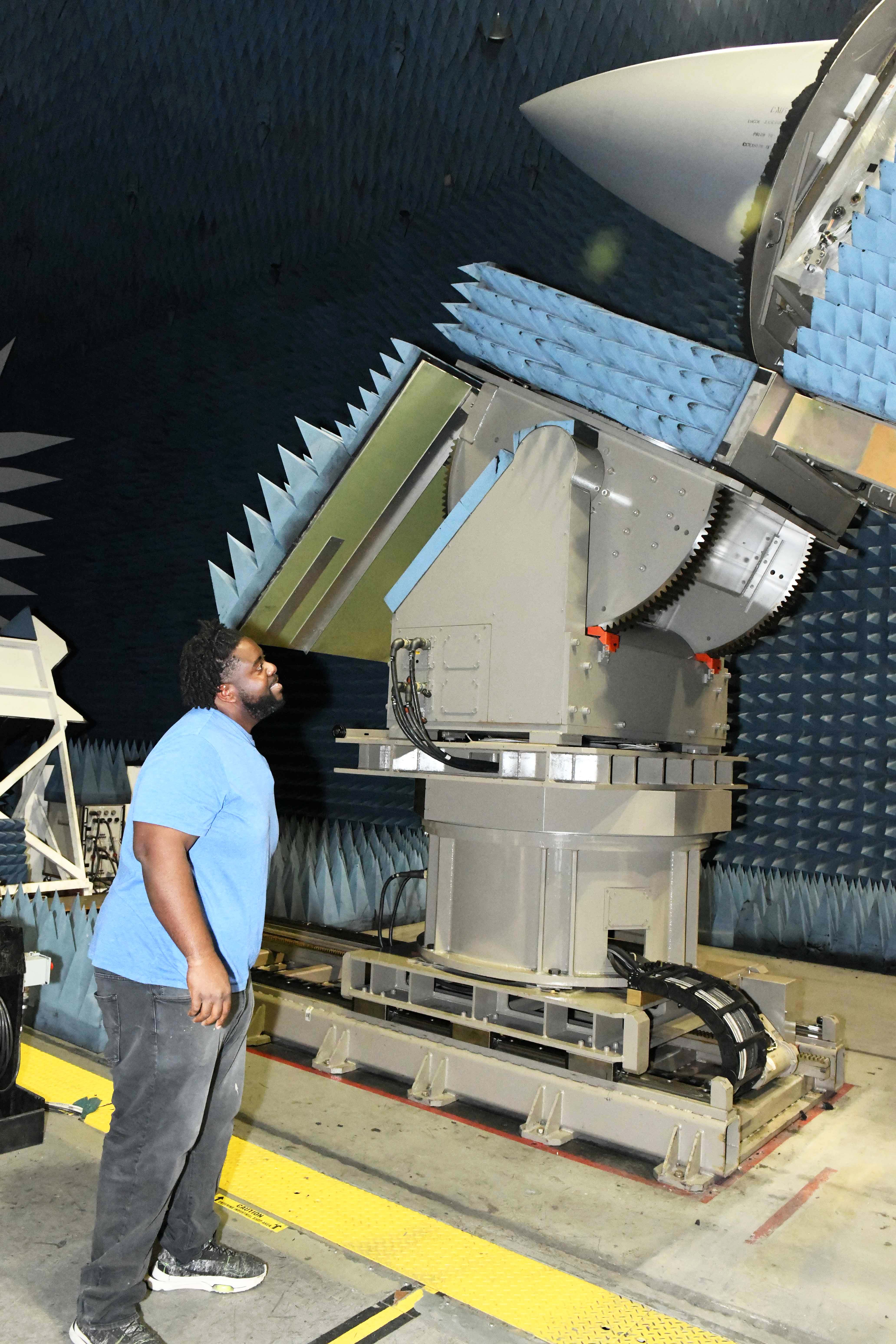 402nd EMXG: Making sure radomes provide clear site > Air Force Materiel ...