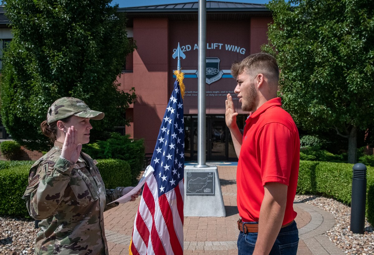 932d Airlift Wing > 932nd Airlift Wing > Display