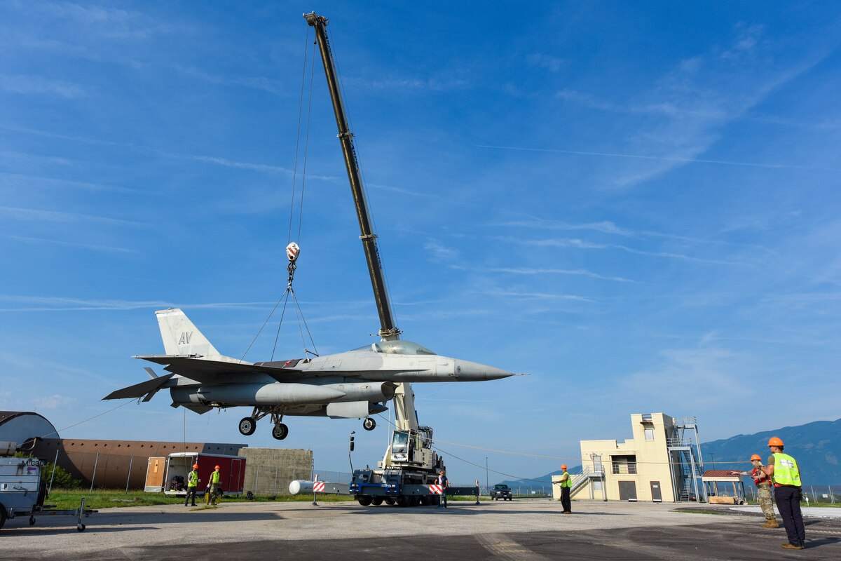 31 MXS, 52nd MXS conduct CDDAR certification > Aviano Air Base > News ...