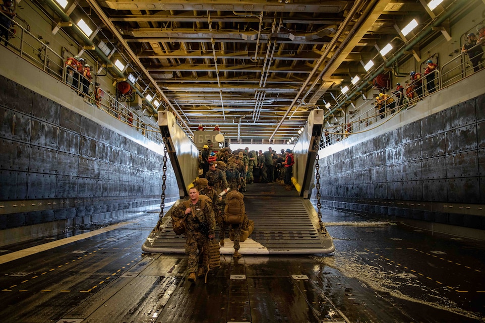 Marines and Sailors arrive aboard the USS Arlington in support of Haiti ...