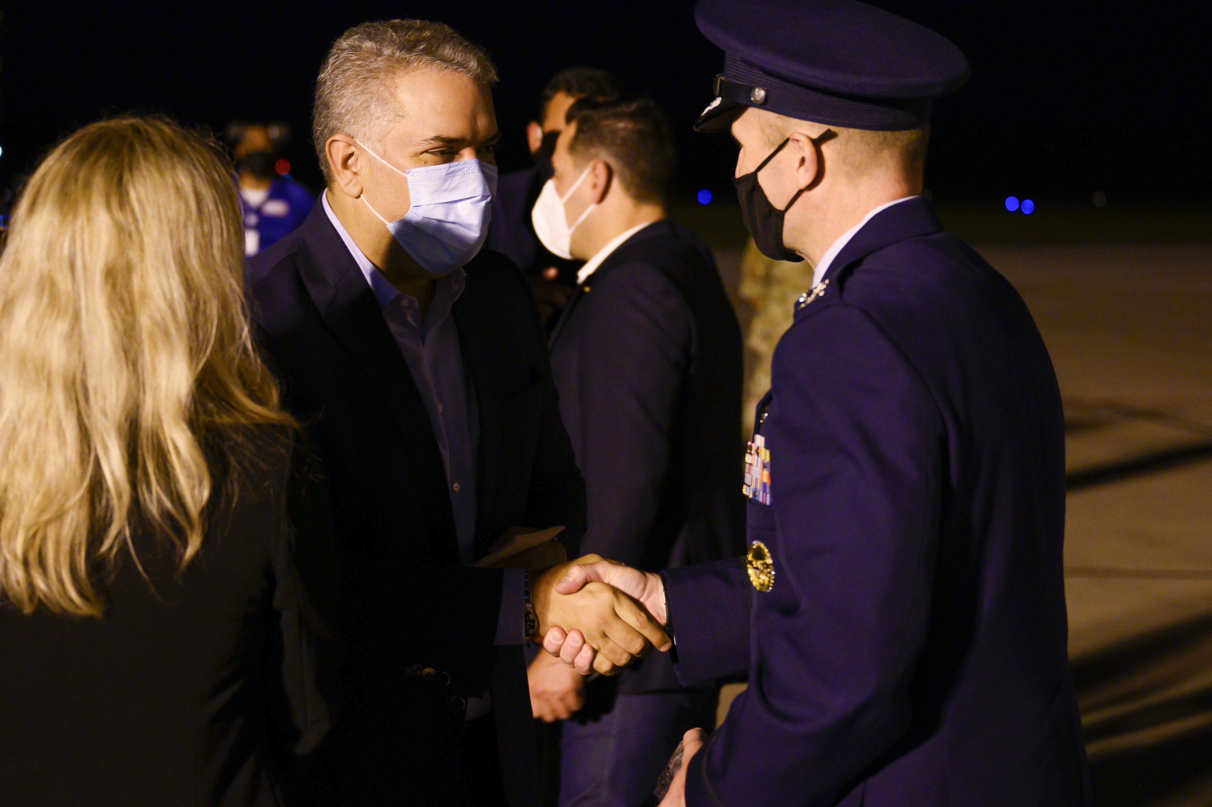 President of Colombia and team visit Scott AFB > Scott Air Force Base ...